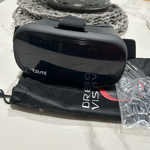 Tzumi | VR, AR & Accessories | Dream Vision Vr | Poshmark